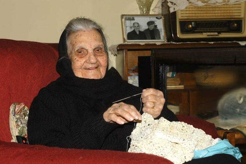 Zia Grazia Vacca spegne cento candeline in attesa del vaccino