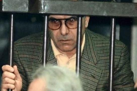 Il superboss mafioso Bagarella morde un agente a Sassari