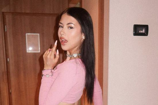 Capodanno ad Alghero. Chi è Anna, l’artista che si esibirà il 29 dicembre